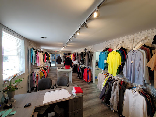 Transitional Design - Home Design Specialist at 601 Towpath Rd E ...